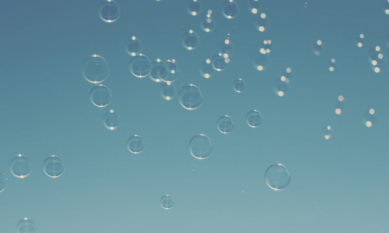 オーラとは？｜オーラの意味と色の関係 | Timeless Edition